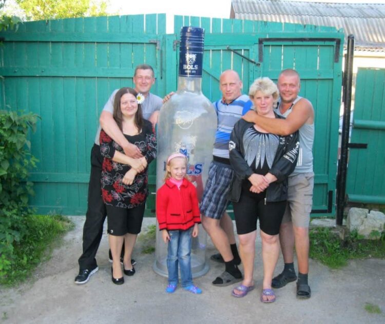 typical-russian-family-photo - WorldWideInterweb