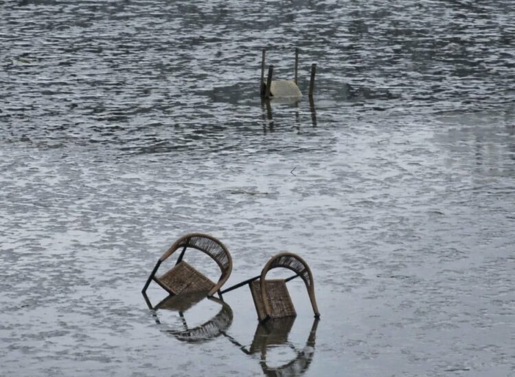 19 Bizarre Pics Of Chairs Underwater That Look Straight Out Of A Horror ...